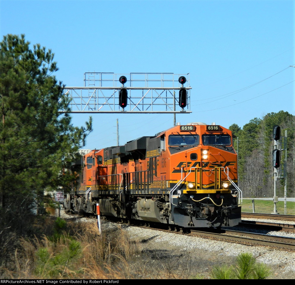 BNSF 6516 (ES44C4) 4932 (C44-9W) 4268 (ES44C4) 5106 (C44-9W)